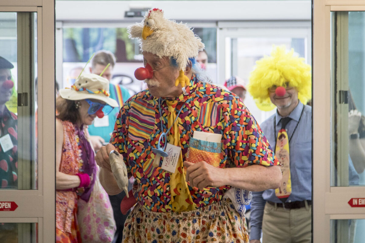 Patch Adams brings his red nose, floppy shoes to Ogden hospital | News ...